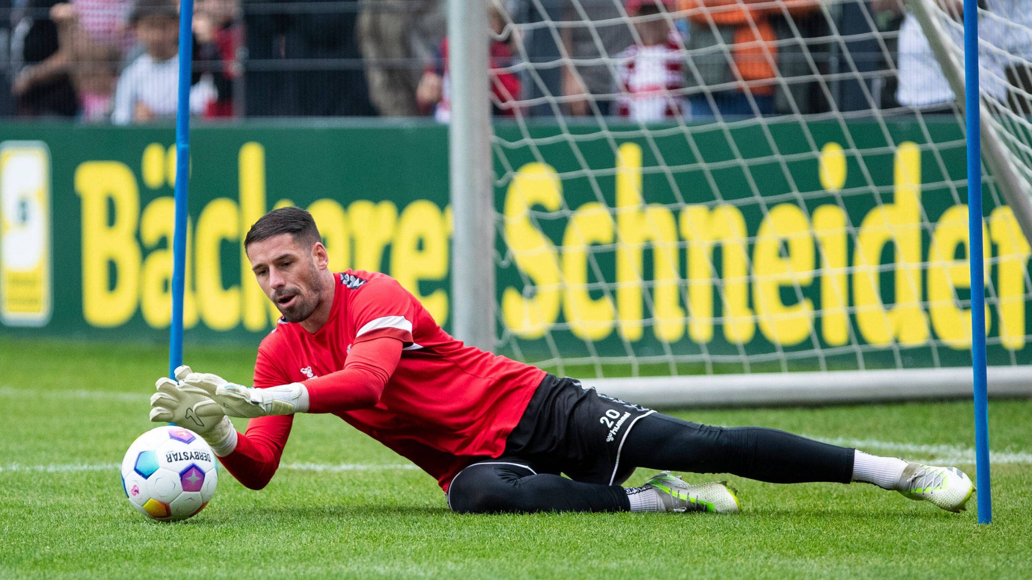 Bundesliga: Philipp Pentke erleidet Fleischwunde im Training | Fußball ...