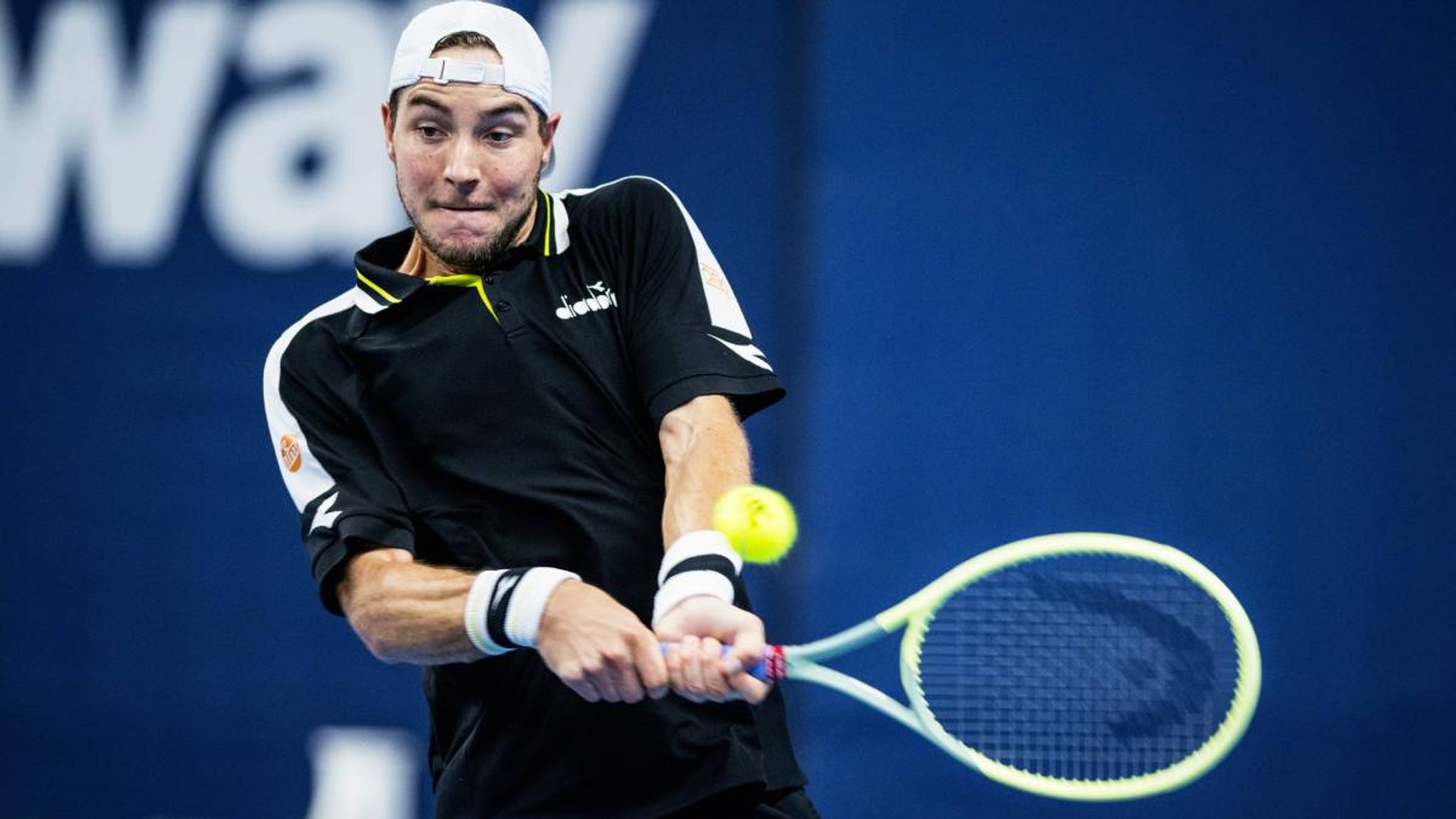 Jan-Lennard Struff bezwingt Billy Harris beim ATP-Turniers von Sofia ...
