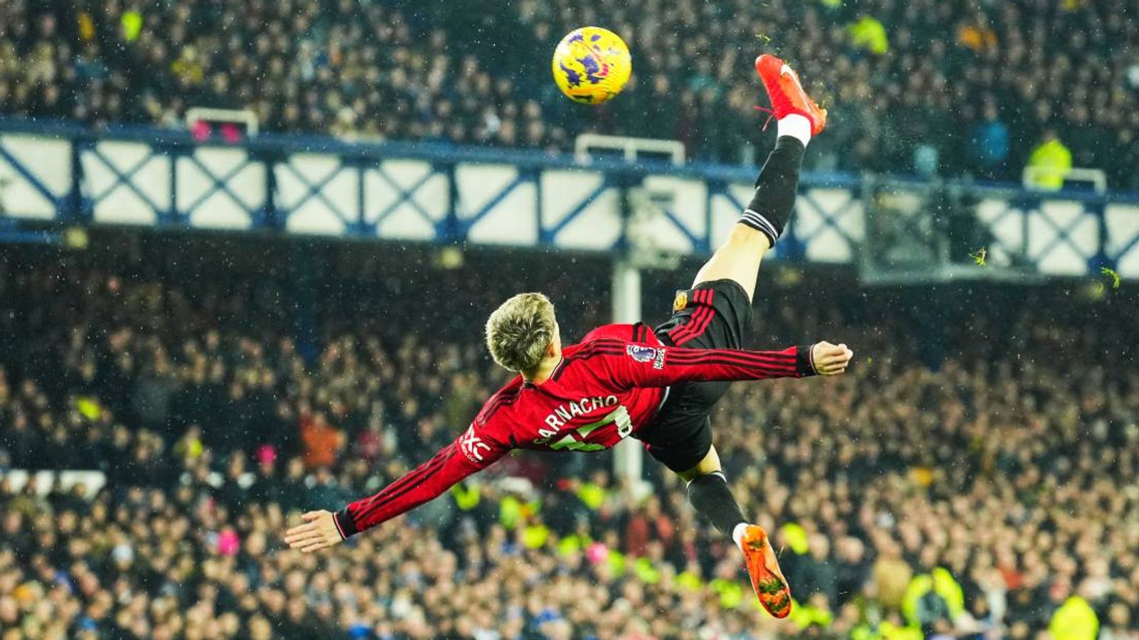 Traumtor! Alejandro Garnacho trifft für Manchester United mit ...