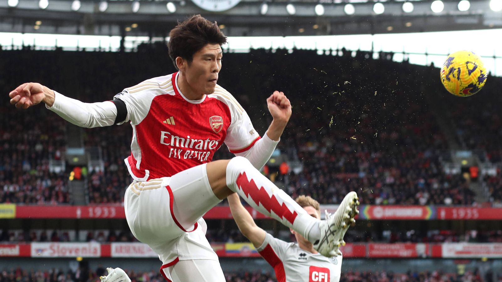 Takehiro Tomiyasu im Blickfeld des FC Bayern - Arsenal will Vertrag ...