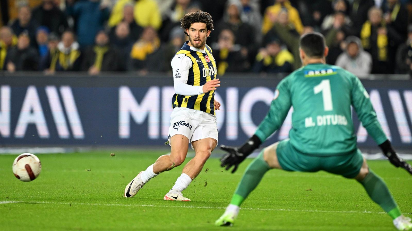 Bayern haben Talent Leny Yoro von OSC Lille im Visier | Fußball News ...