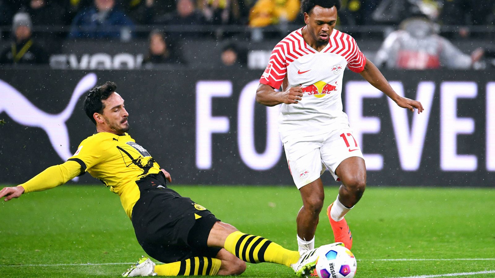 BVB-Coach Terzic äußert sich am Sky Mikro zum Platzverweis von Hummels ... BVB-Coach Terzic äußert sich am Sky Mikro zum Platzverweis von Hummels ...