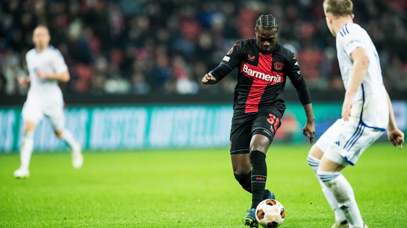 Ken Izekor von Bayer Leverkusen ist jüngster deutscher Spieler in der ...