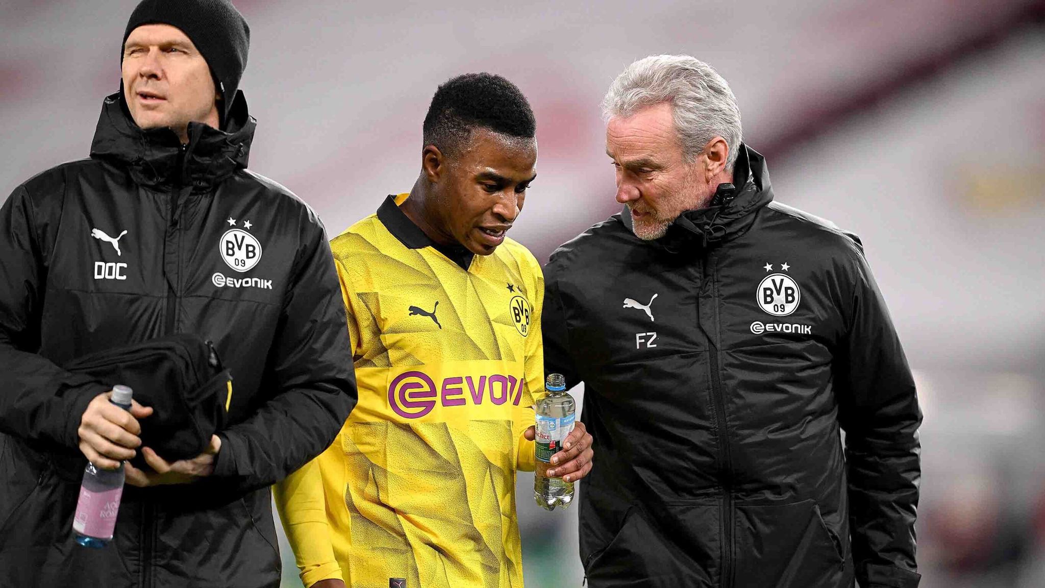 Youssoufa Moukoko zieht sich Muskelfaserriss im Oberschenkel zu ...