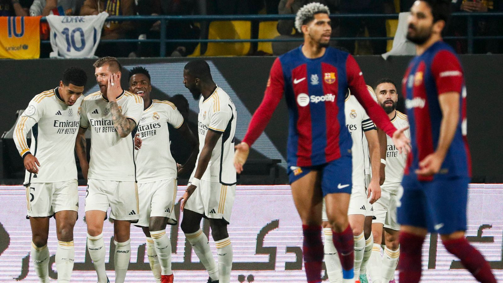 4:1 gegen FC Barcelona: 13. Supercup-Erfolg für Real Madrid | Fußball News | Sky Sport