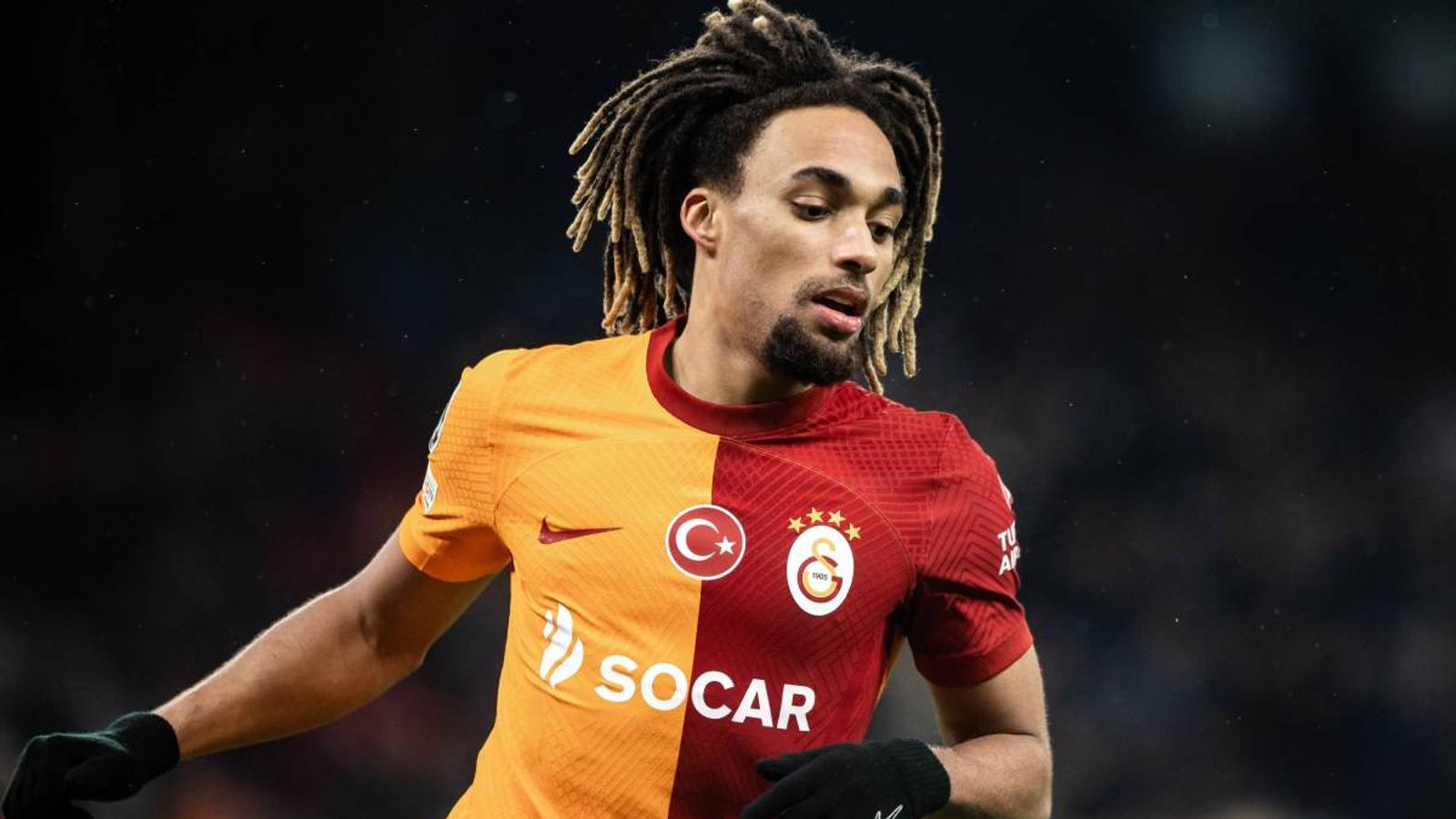 FC Bayern München bemüht sich wieder um Sacha Boey | Fußball News | Sky ...