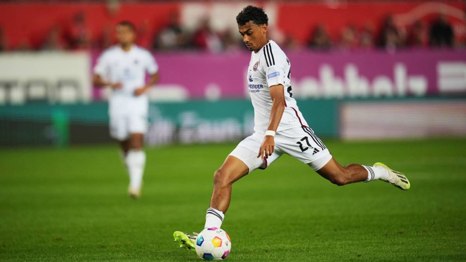 Eintracht Frankfurt sichert sich Nathaniel Brown vom 1. FC Nürnberg | Transfer Centre News | Sky ...