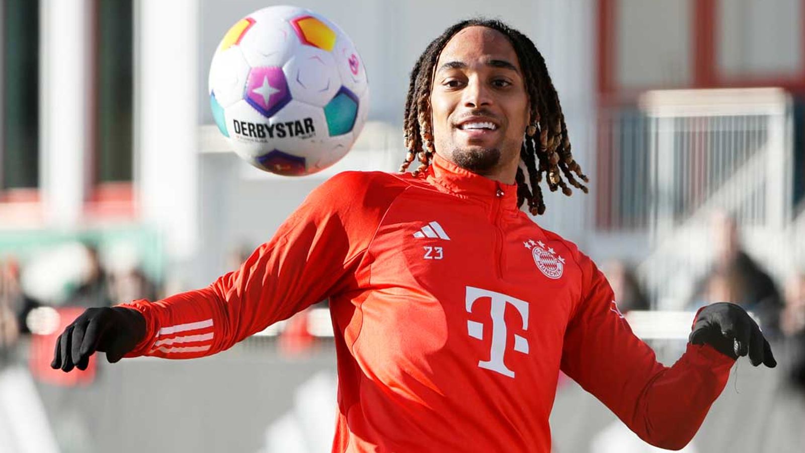 Michael Reschke erklärt die Stärken von Sacha Boey | Fußball News | Sky ...