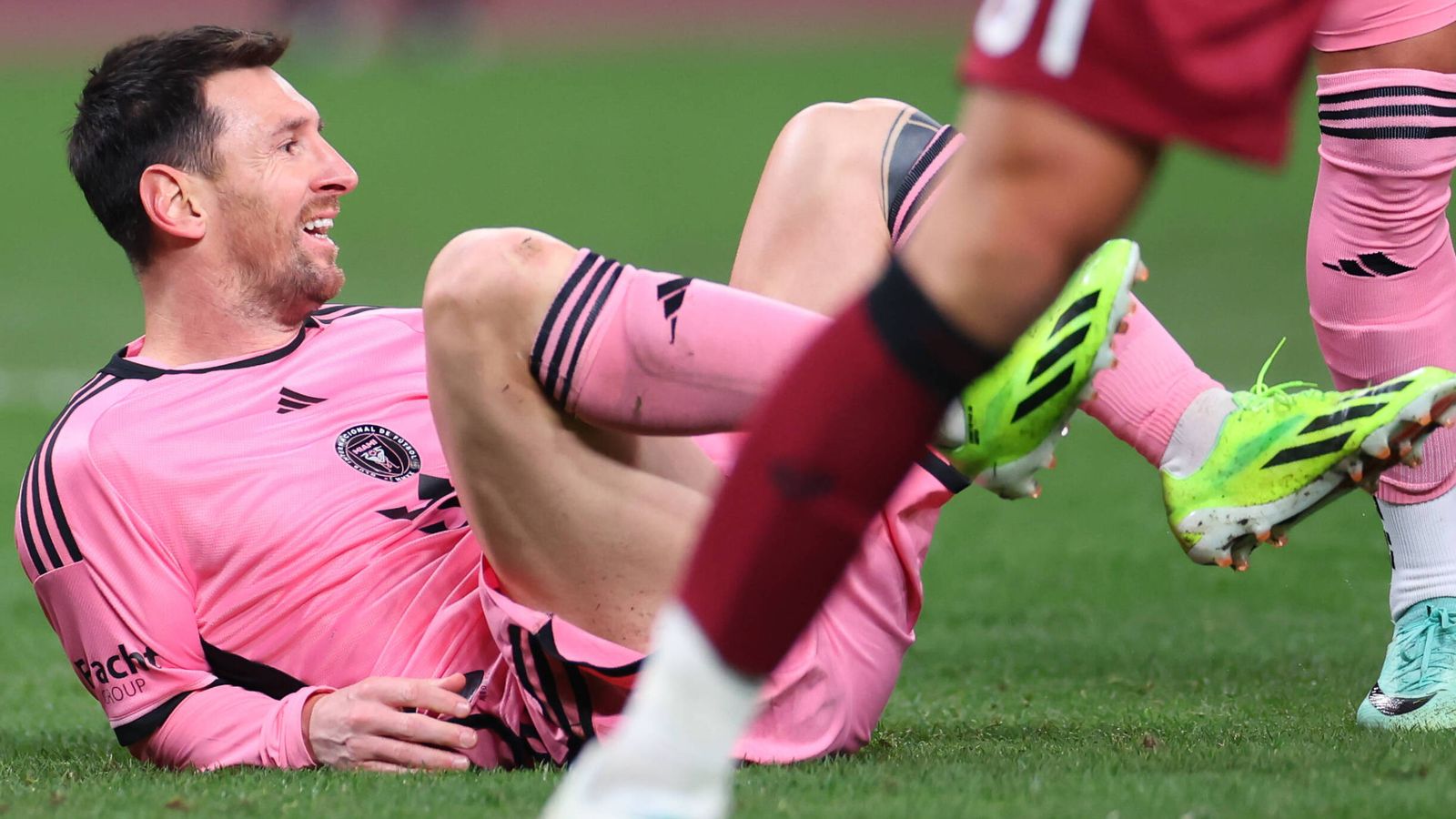 Lionel Messi kommt 30 Minuten in Tokio zum Einsatz | Fußball News | Sky ...