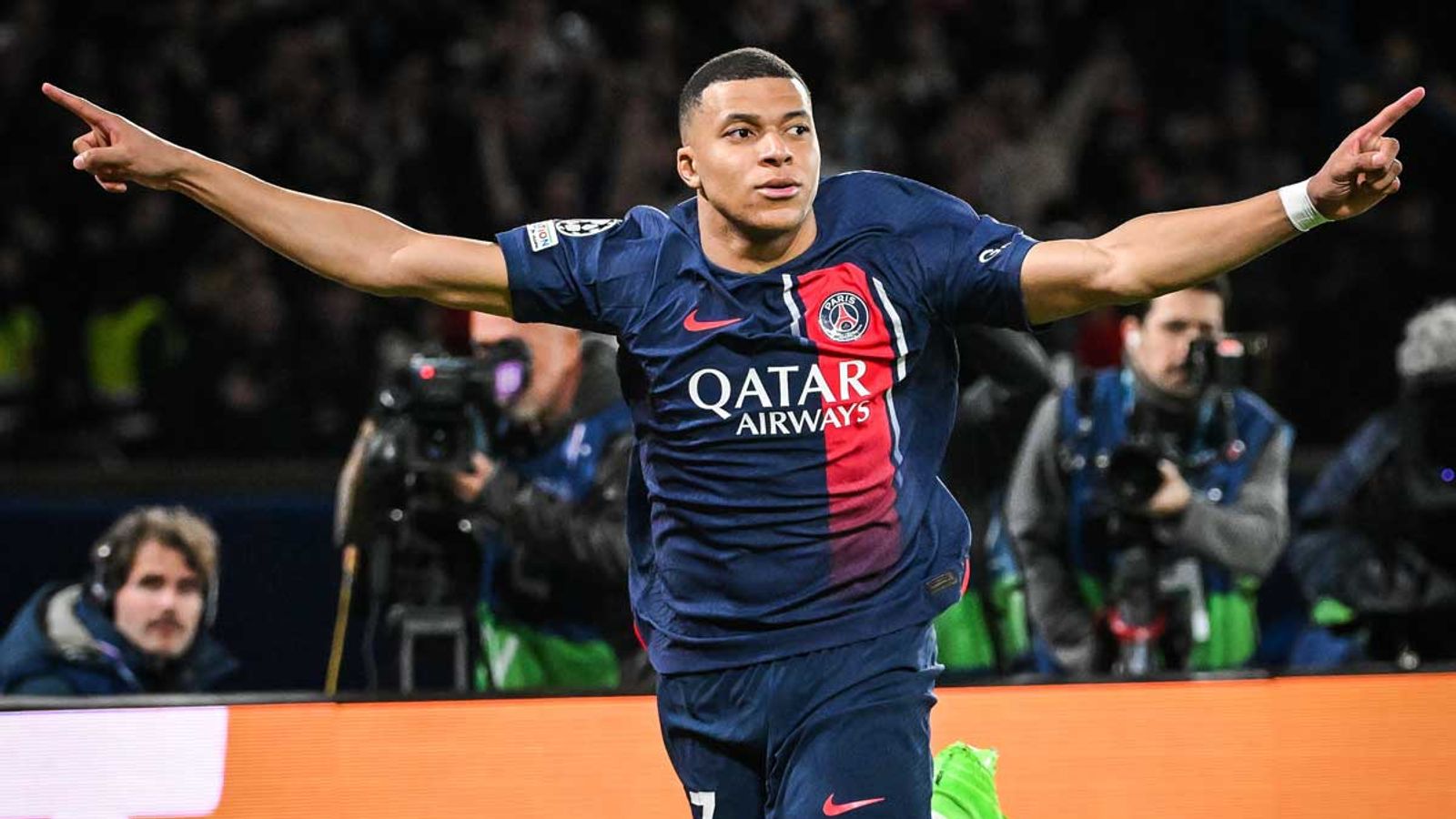 Kylian Mbappe von Paris St. Germain bei Borussia Dortmund besonders im ...