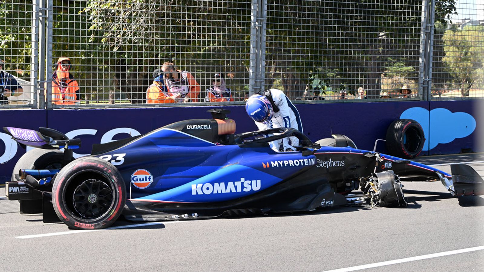 Alex Albon bekommt in Australien trotz Crash das Auto seines ...