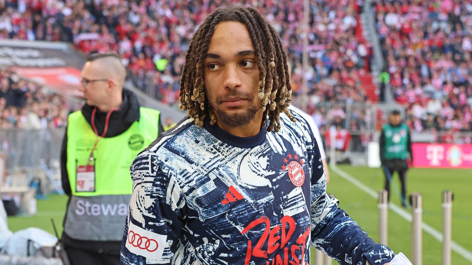 Sach Boey erleidet im Bayern-Training eine Muskelverletzung | Fußball ...
