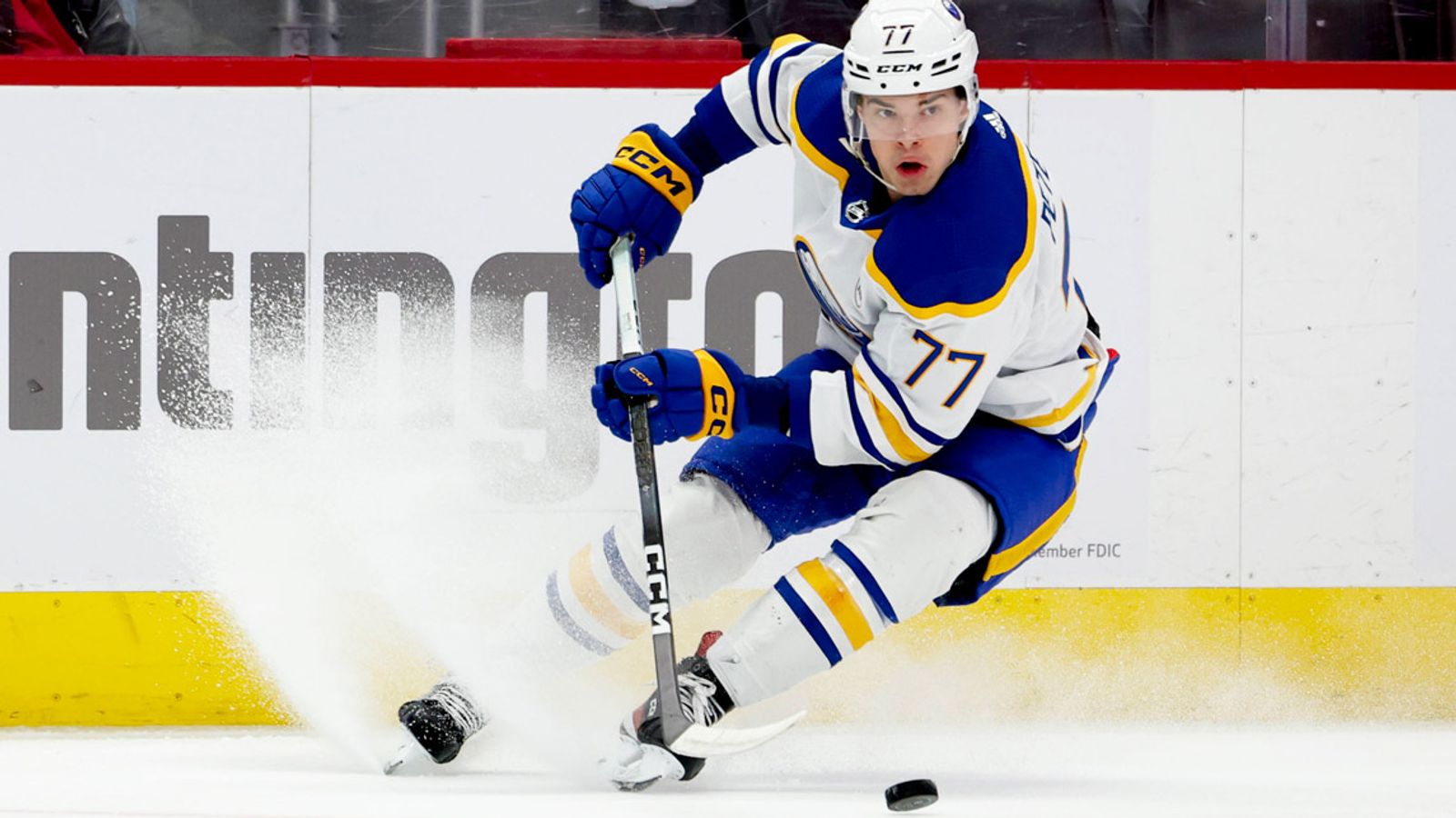 JJ Peterka trifft beim Sieg der Buffalo Sabres gegen die New Jersey ...