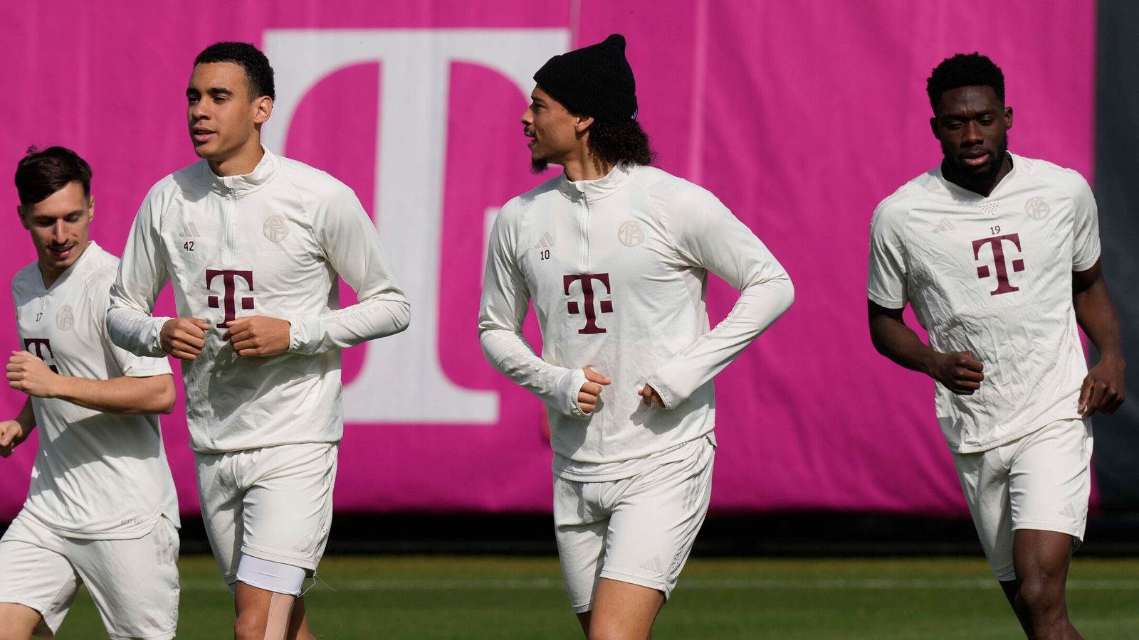 Sane, Musiala, Laimer & Co. beim Bayern Training vor Real dabei ...