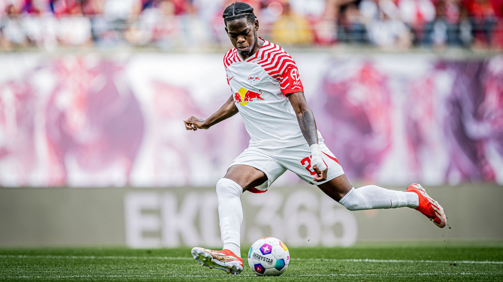 Knapp 70 Millionen Euro - Castello Lukeba von RB Leipzig hat ...