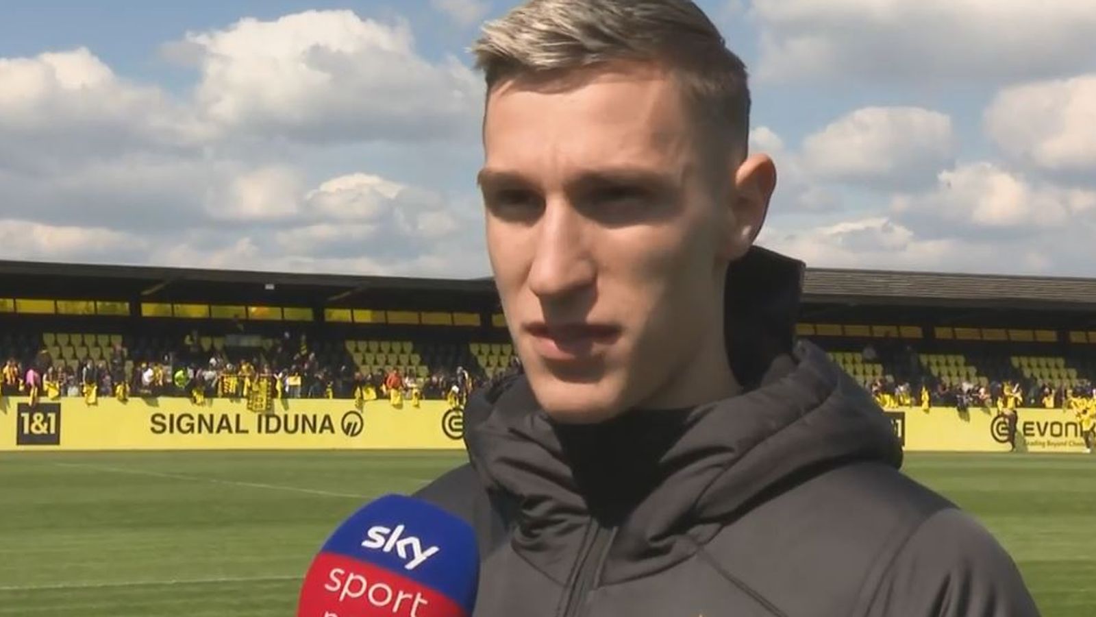 Nico Schlotterbeck spricht bei Sky über neuen BVB Boss Lars Ricken ...
