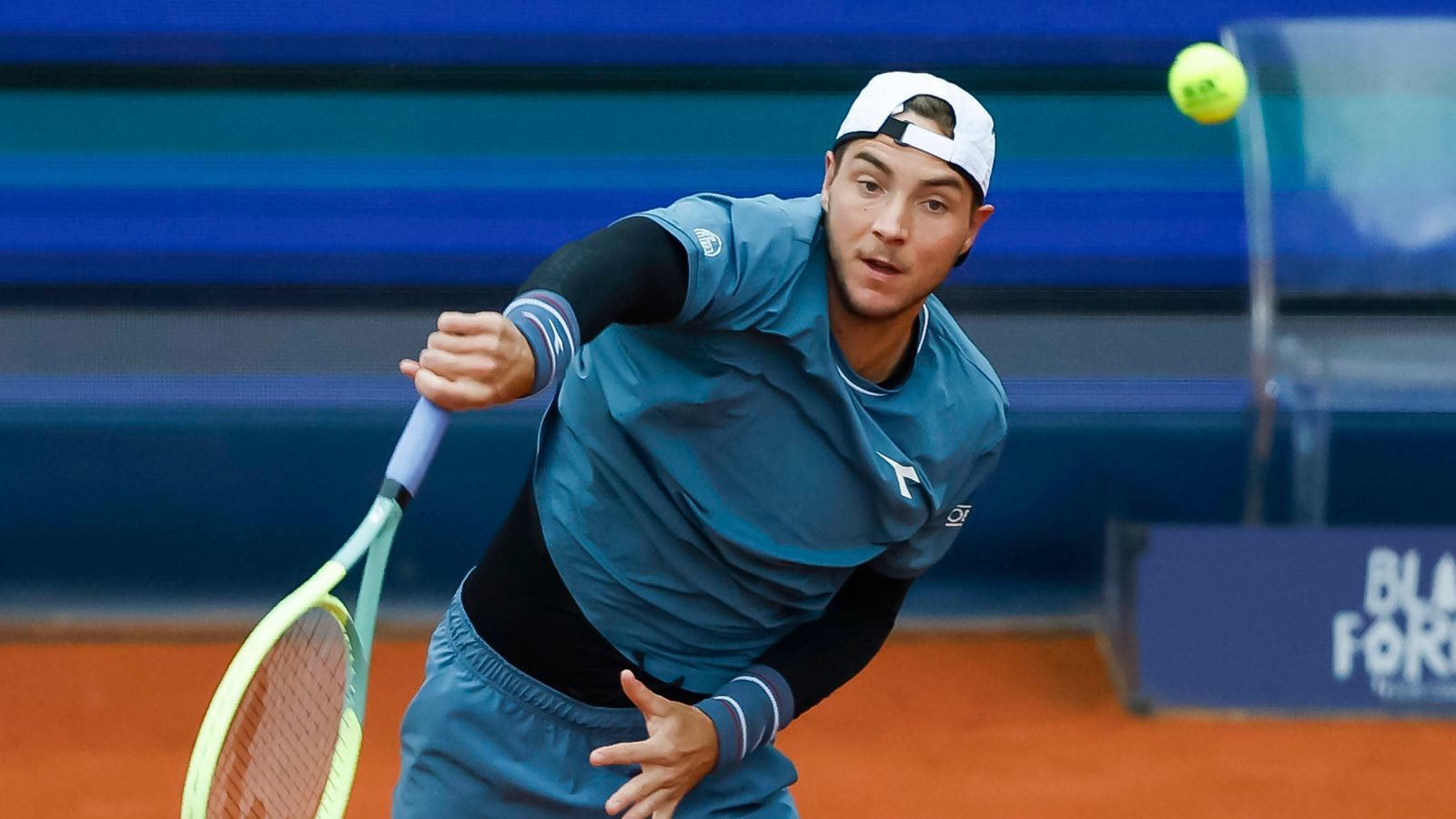 Struff Jan-Lennard besiegt Felix Auger-Aliassime & steht im Halbfinale von München | Tennis News ...