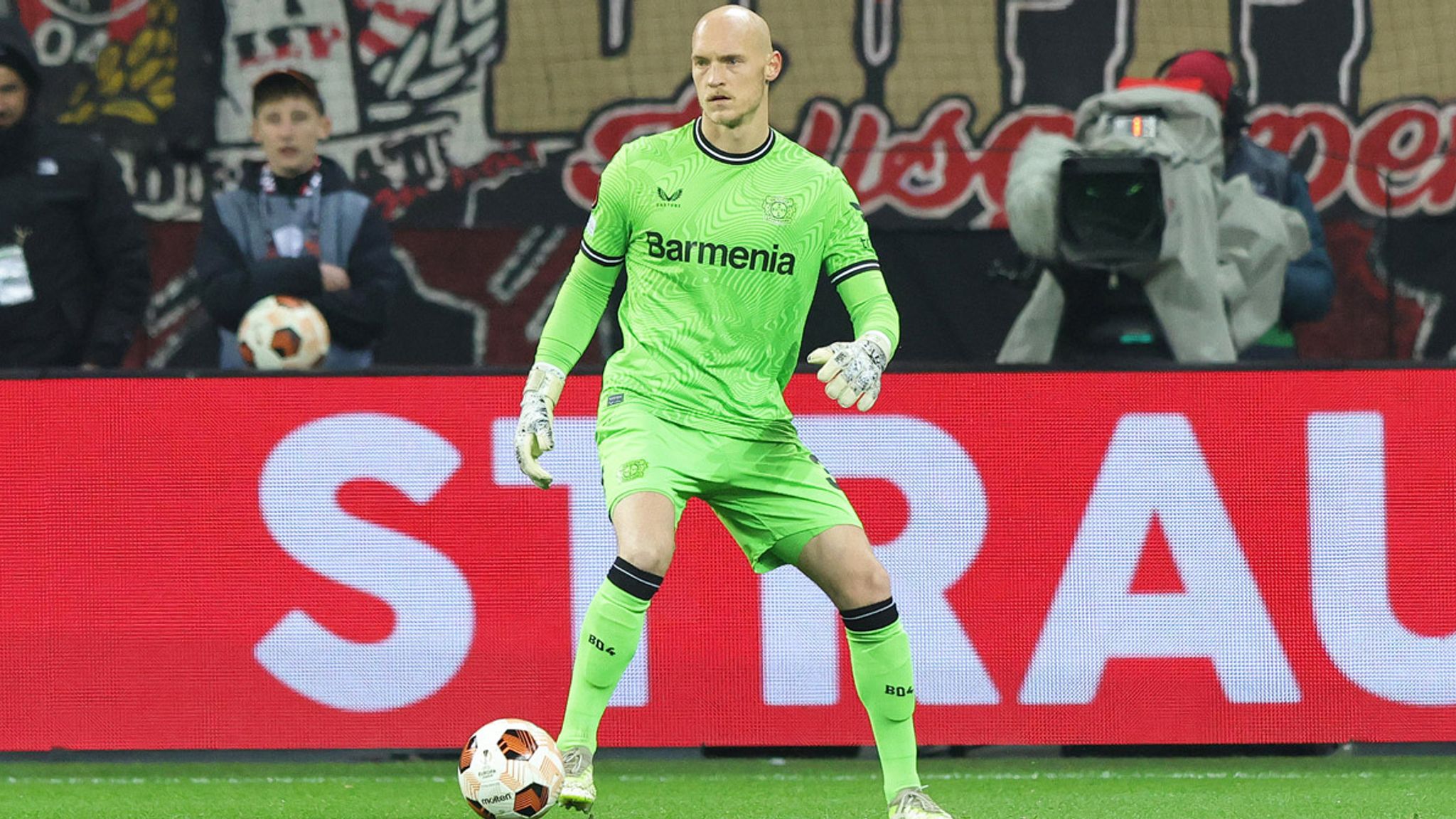 Bayer 04 Leverkusen verlängert Vertrag mit Niklas Lomb | Transfer ...