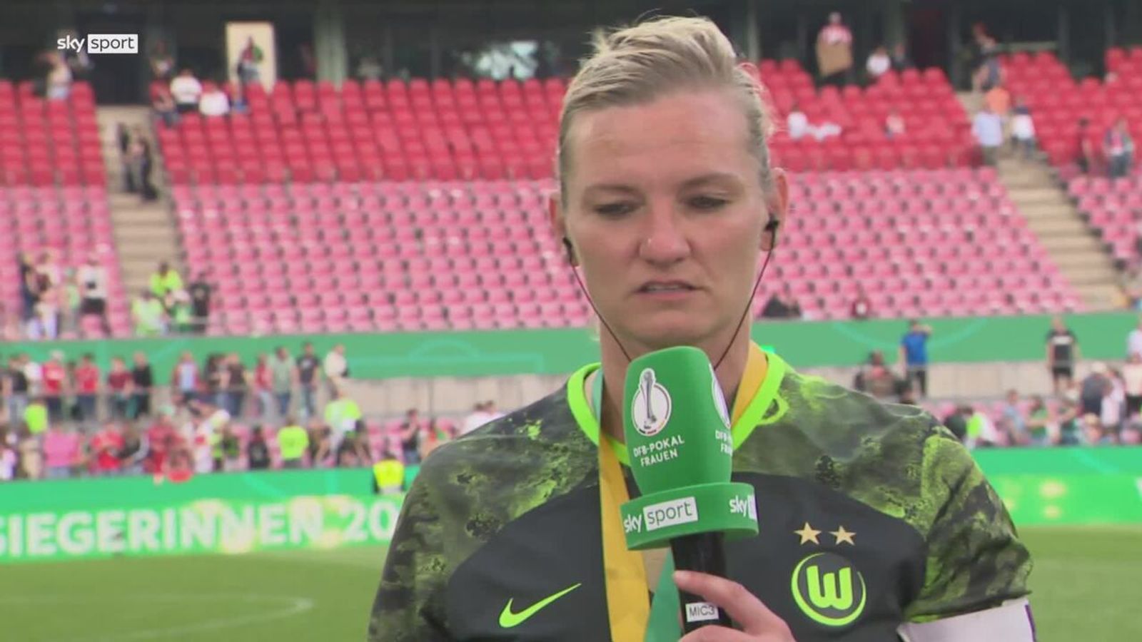 VfL Wolfsburg | Popp feiert mit Wolfsburg zehnten DFB-Pokal-Titel in ...