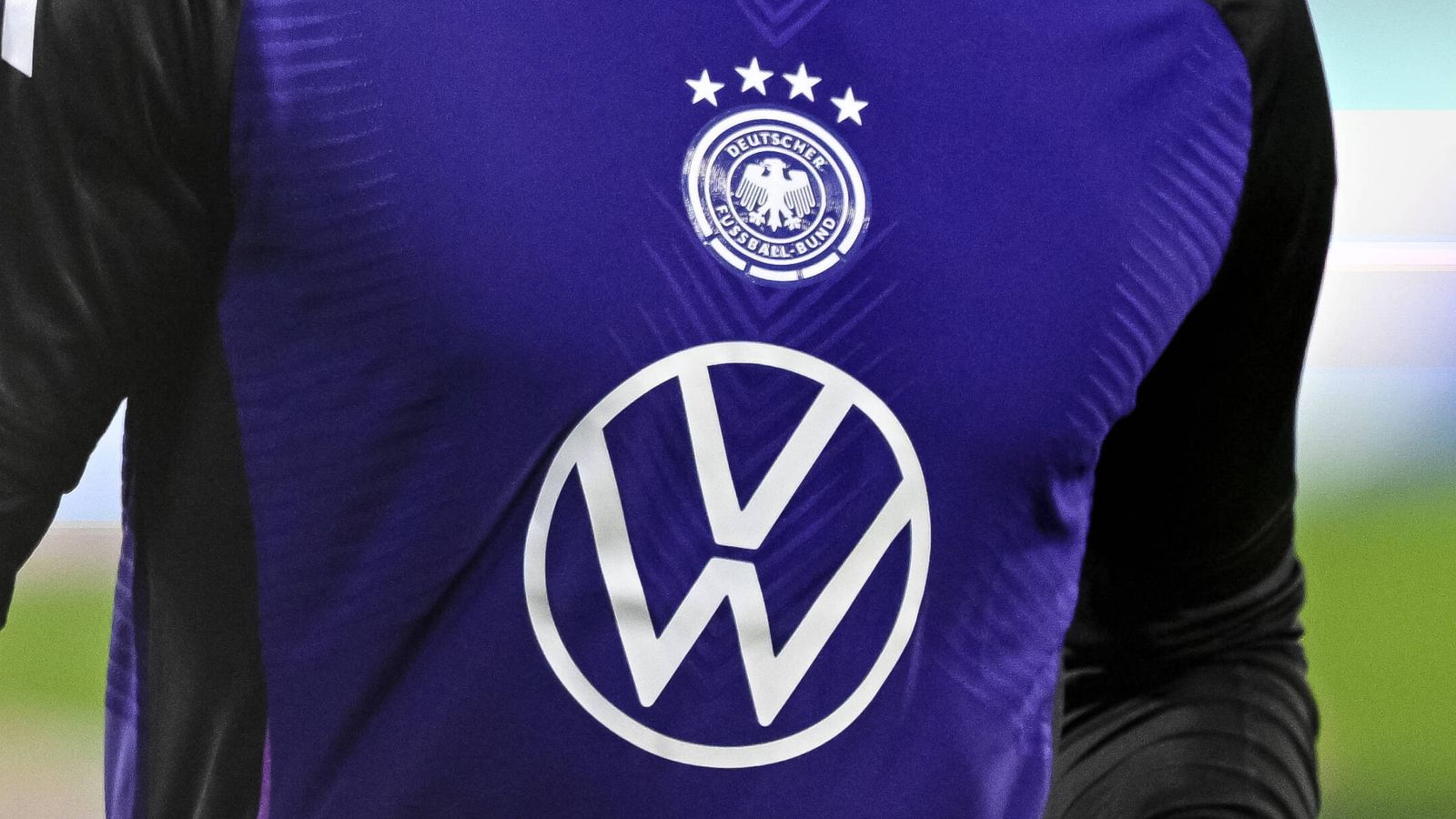 VW bleibt Hauptsponsor des DFB | Fußball News | Sky Sport