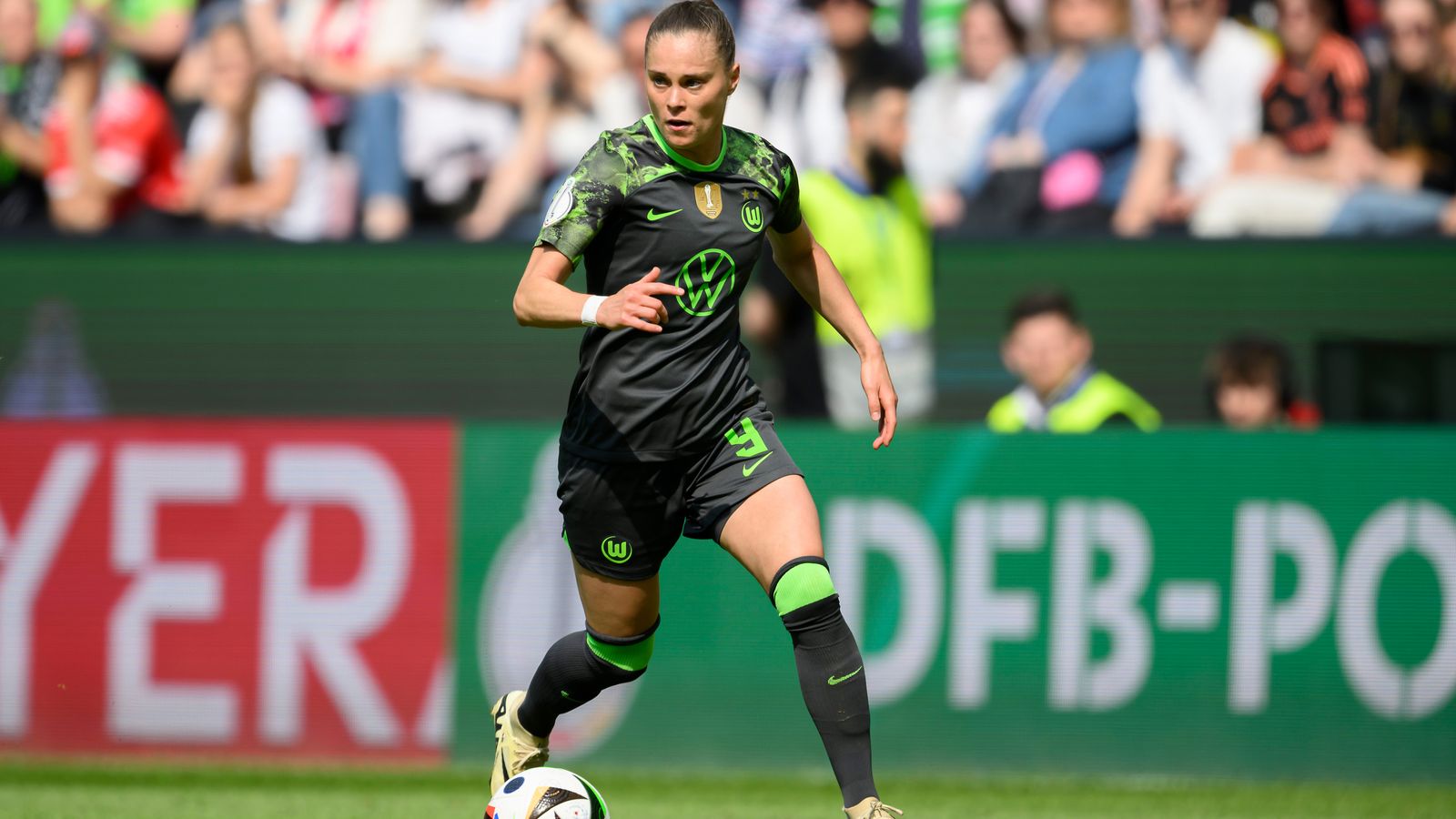 Nach Lena Oberdorf verlässt auch Ewa Pajor den VfL Wolfsburg | Fußball ...