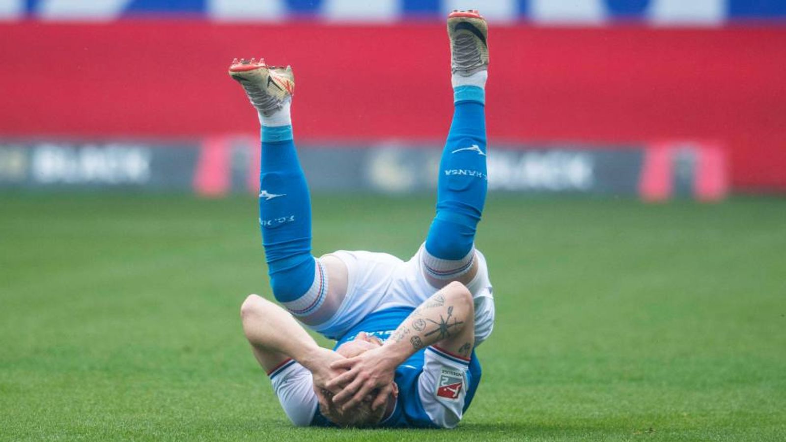Hansa Rostock steigt in die 3. Liga ab - Wiesbaden rettet sich in die ...