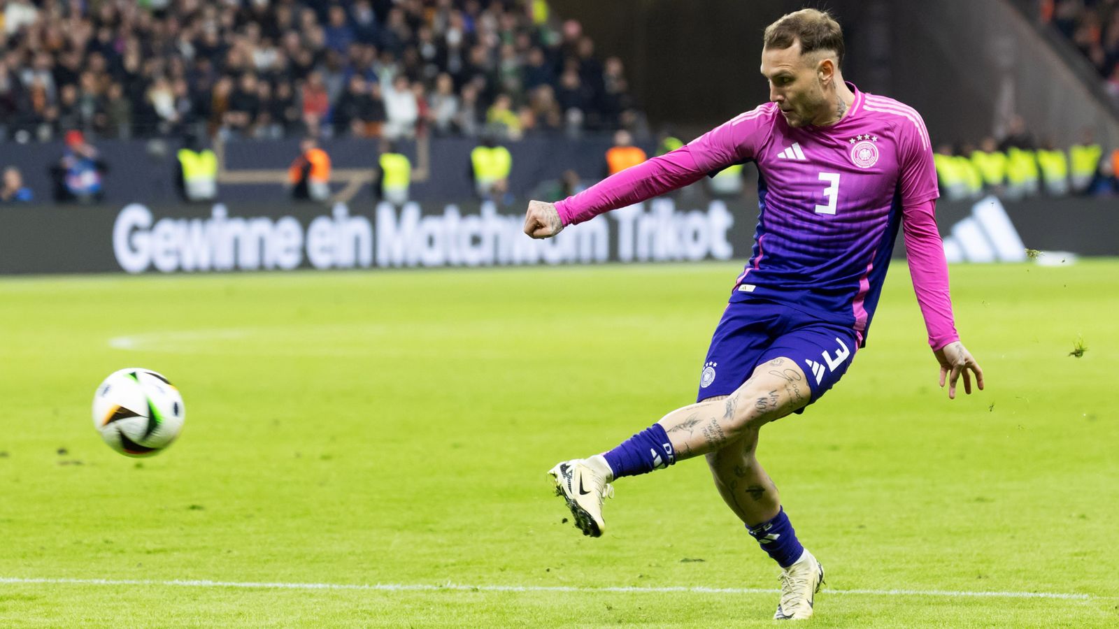 David Raum fährt für Deutschland zur UEFA EURO 2024™ | Fußball News ...