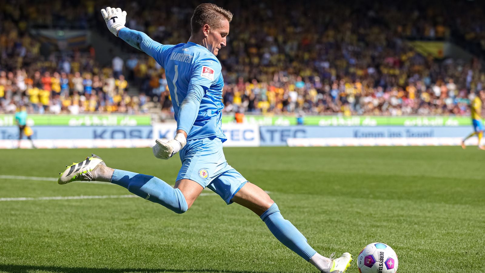 Ron-Thorben Hoffmann soll Marius Müller als Torwart bei Schalke 04 ...