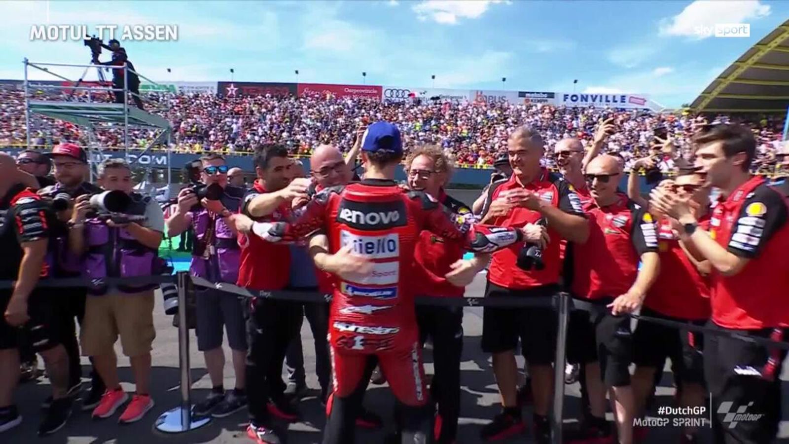 10 Min HL - Alle Highlights der MotoGP, Moto2 und Moto 3 vom Samstag beim Niederlande GP | MOTO ...