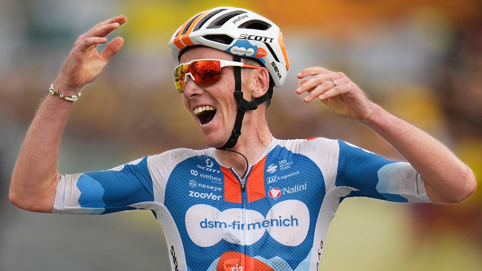 Romain Bardet gewinnt in Italien die erste Etappe der Tour de France ...