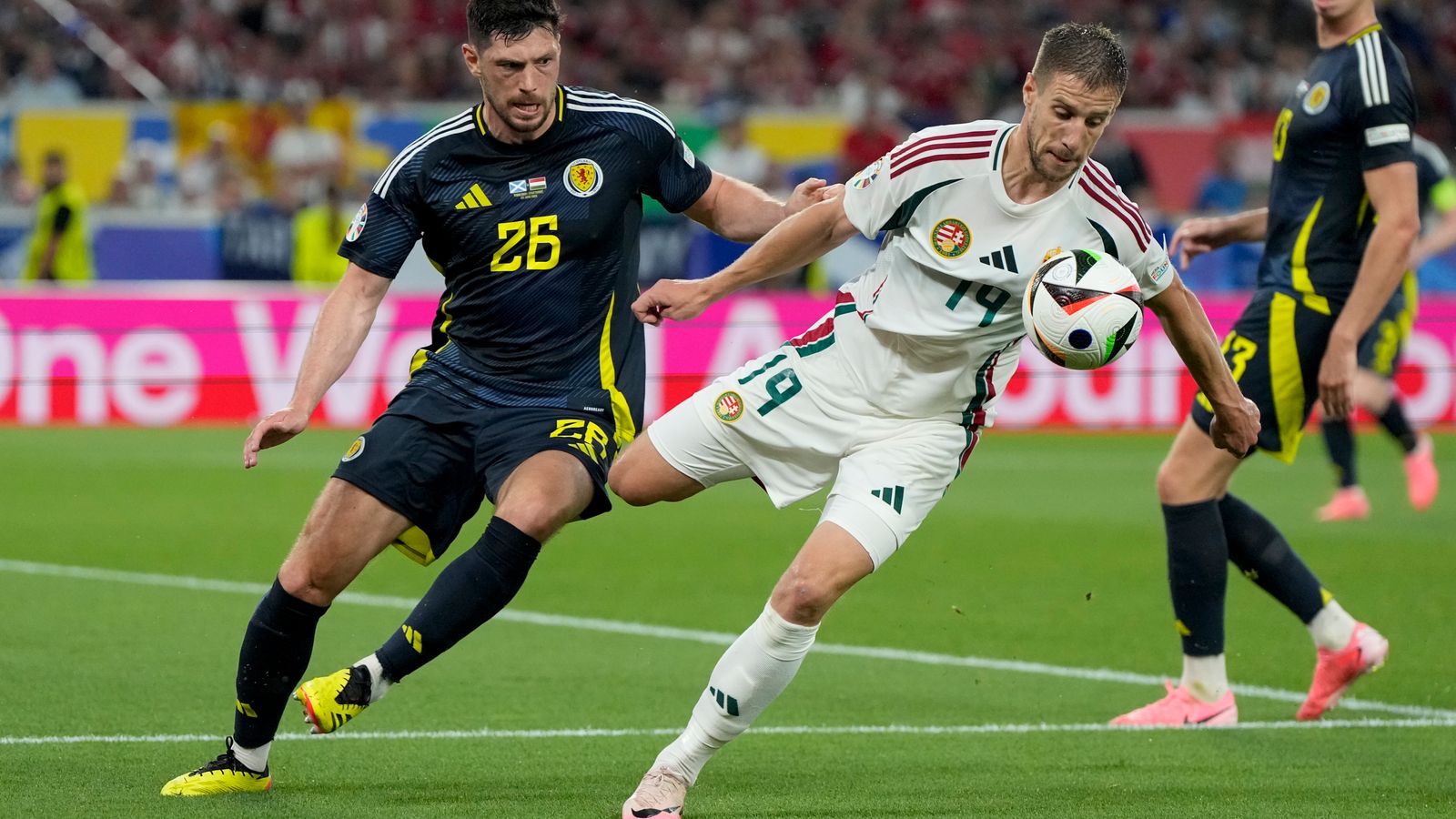 Ungarns Barnabas Varga nach Gesichtsverletzung aus Krankenhaus ...