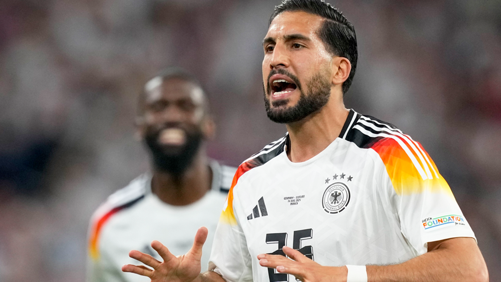 Emre Can zeigt Mitgefühl mit erkranktem Aleksandar Pavlovic | Fußball ...