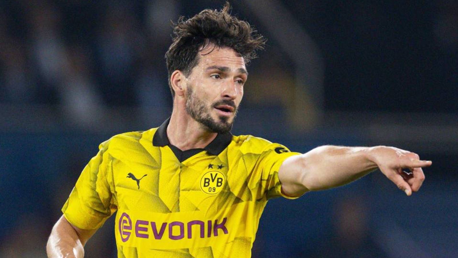 Mats Hummels verabschiedet sich von Fans von Borussia Dortmund per ...