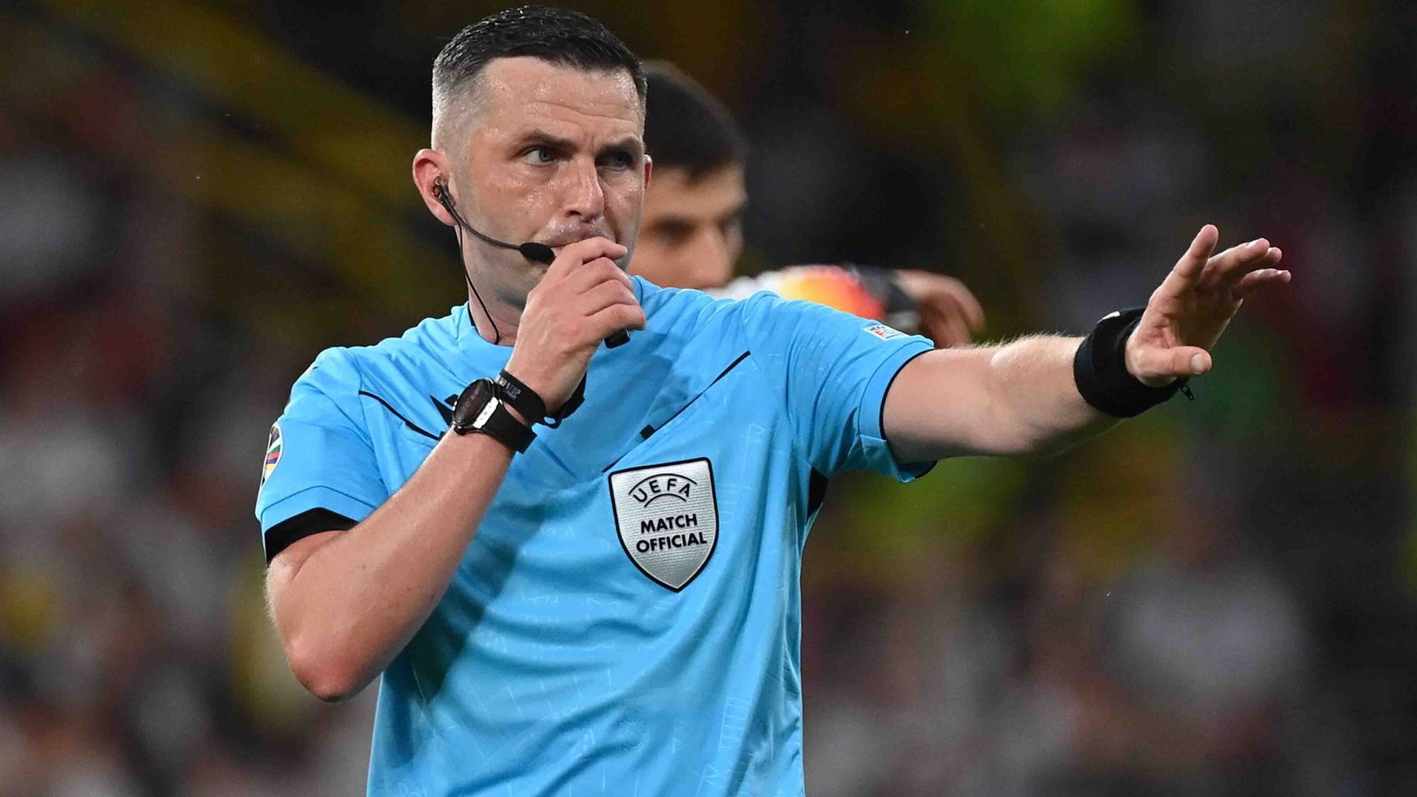 Engländer Michael Oliver pfeift deutsches CL-Duell zwischen FC Bayern ...