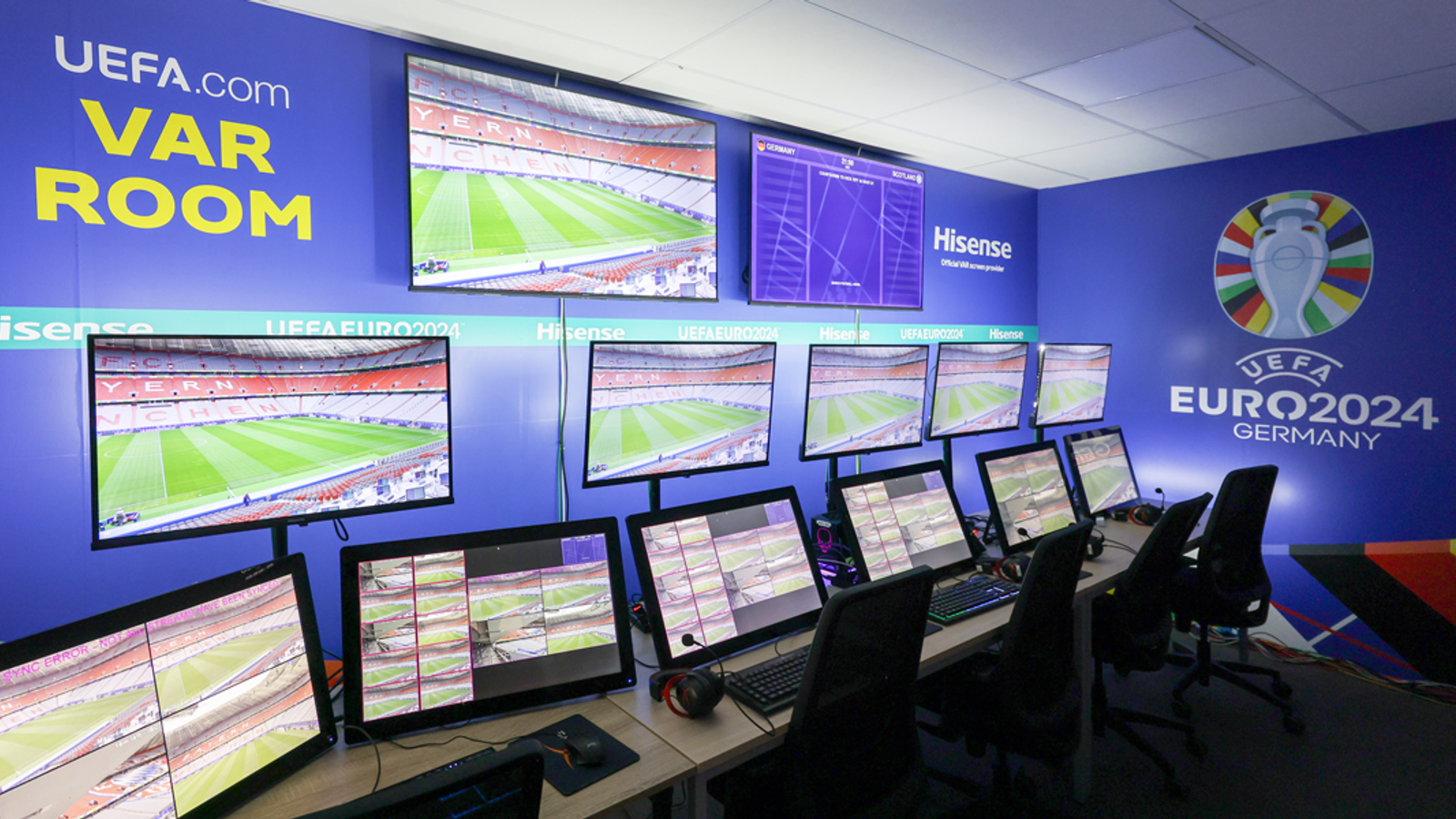 VAR-Entscheidungen werden bei UEFA EURO 2024™ auf Stadionleinwänden ...