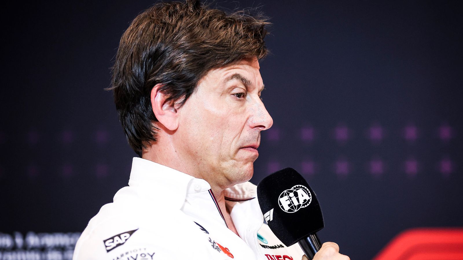 Toto Wolff ist sauer über eine anonyme Mail bezüglich Mercedes & Lewis ...