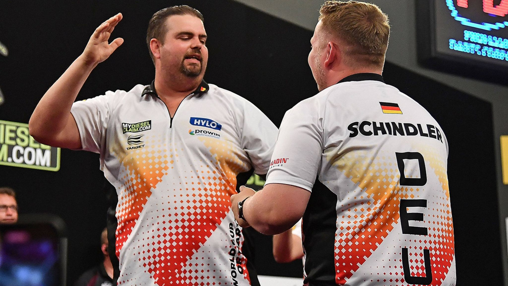 Martin Schindler und Gabriel Clemens siegen bei Auftakt der Darts Team ...