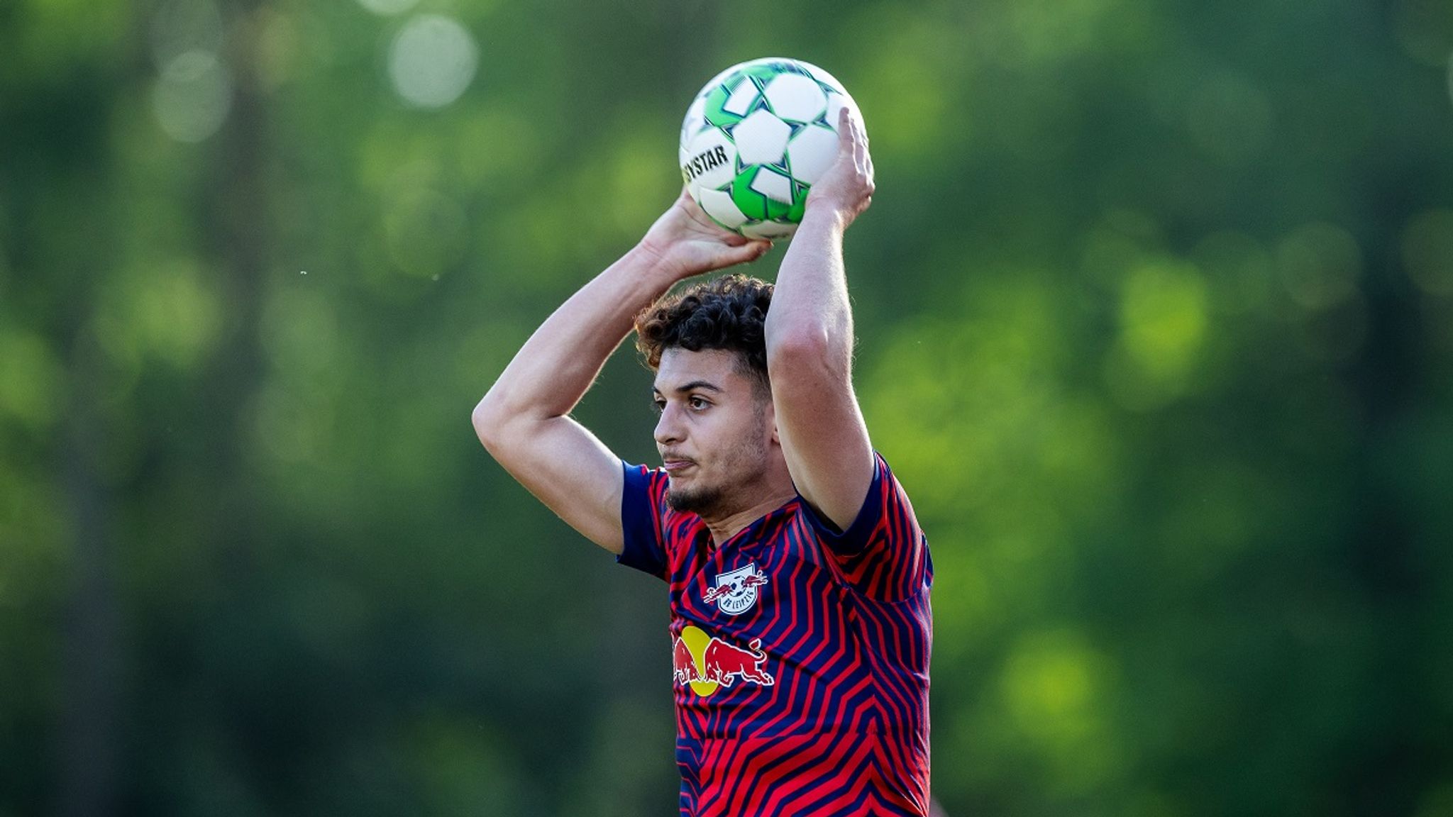Schalke sichert sich mit Aris Bayindir ein Talent von RB Leipzig ...