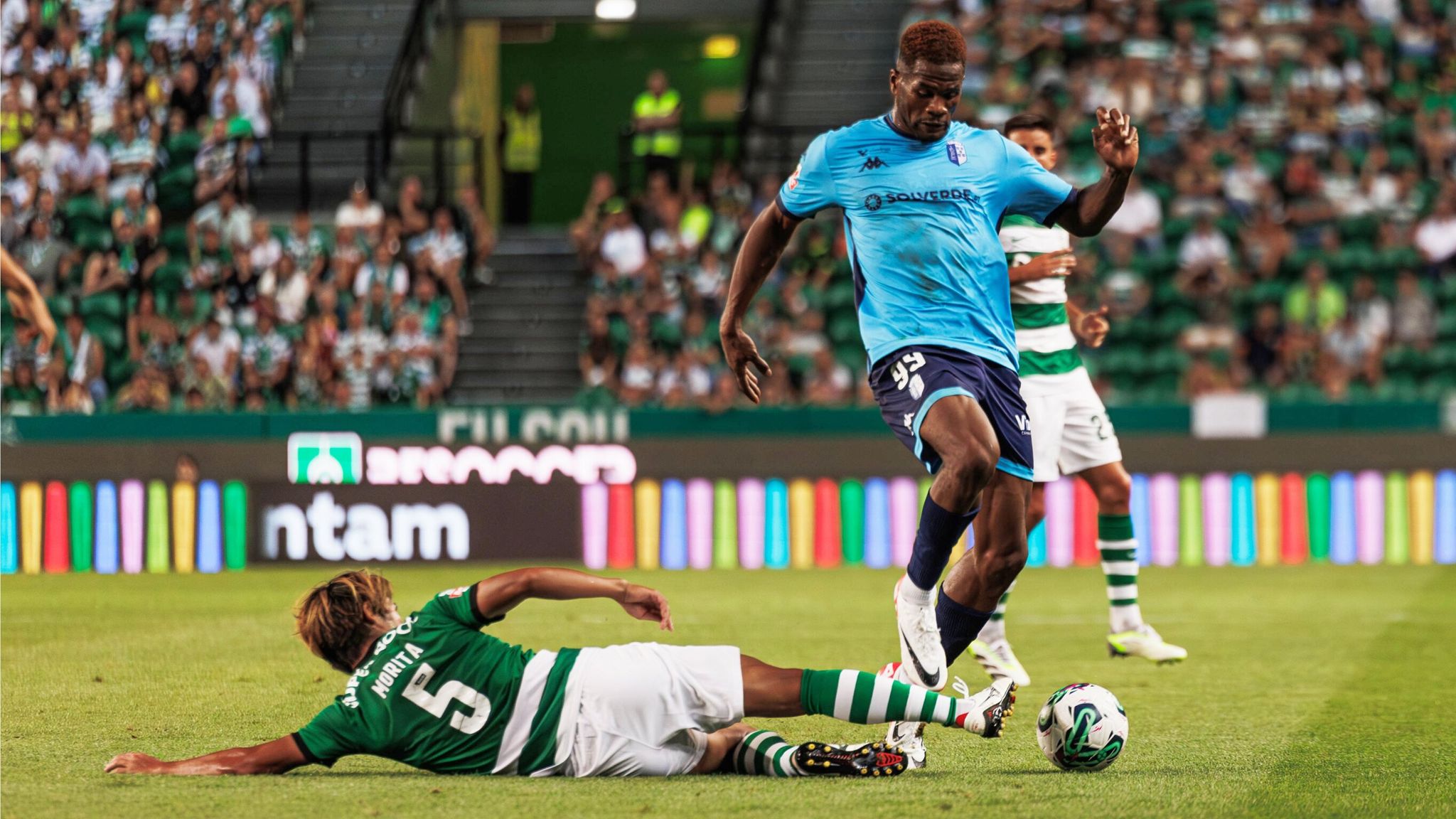 FC Augsburg verpflichtet Keven Schlotterbeck und Samuel Essende ...