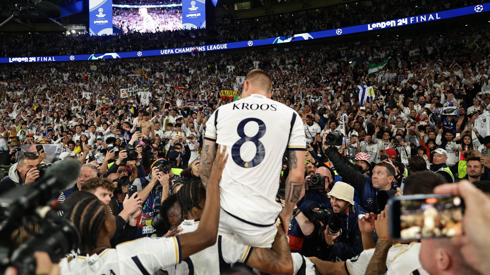 Real Madrid vergibt nach Karriereende Rückennummer von Toni Kroos neu ...