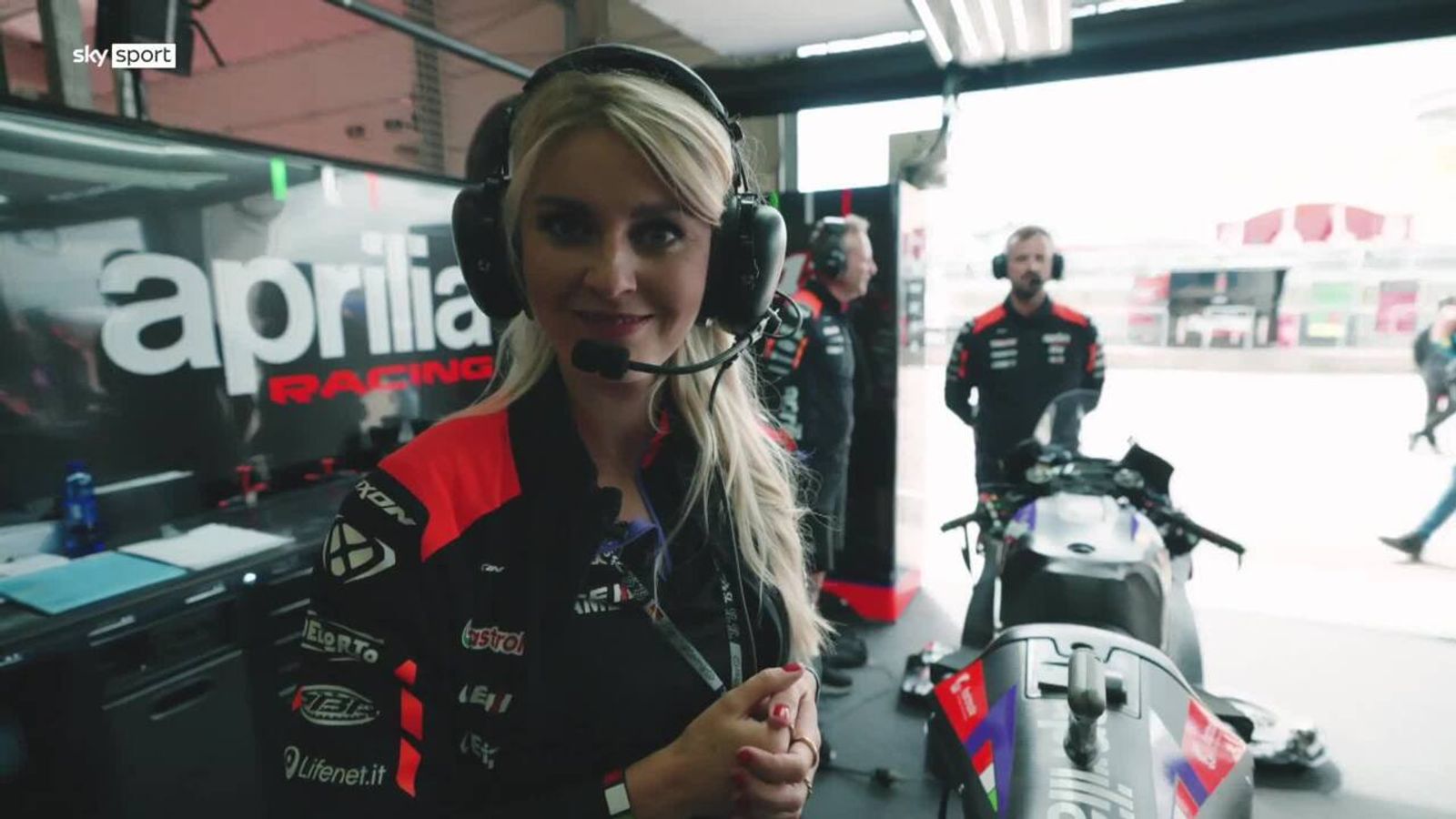 Sky Moderatorin hospitiert bei Aprilia beim GP von Deutschland am Sachsenring | MOTO GP News ...