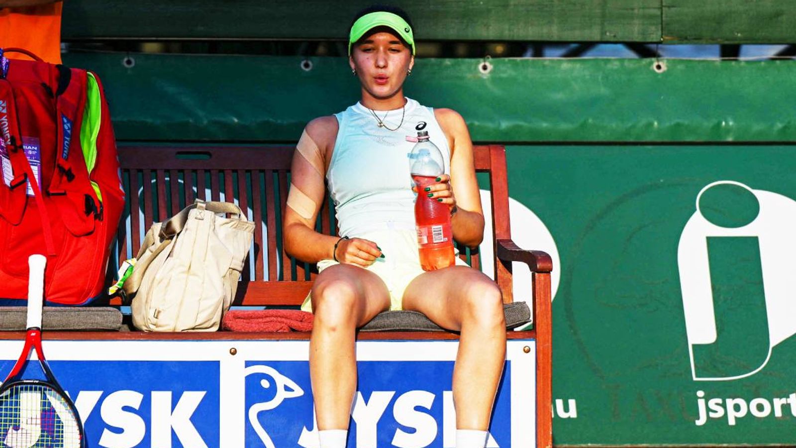 Eva Lys gibt im Achtelfinale in Prag auf - Ella Seidel spielt sich in Viertelfinale | Tennis ...