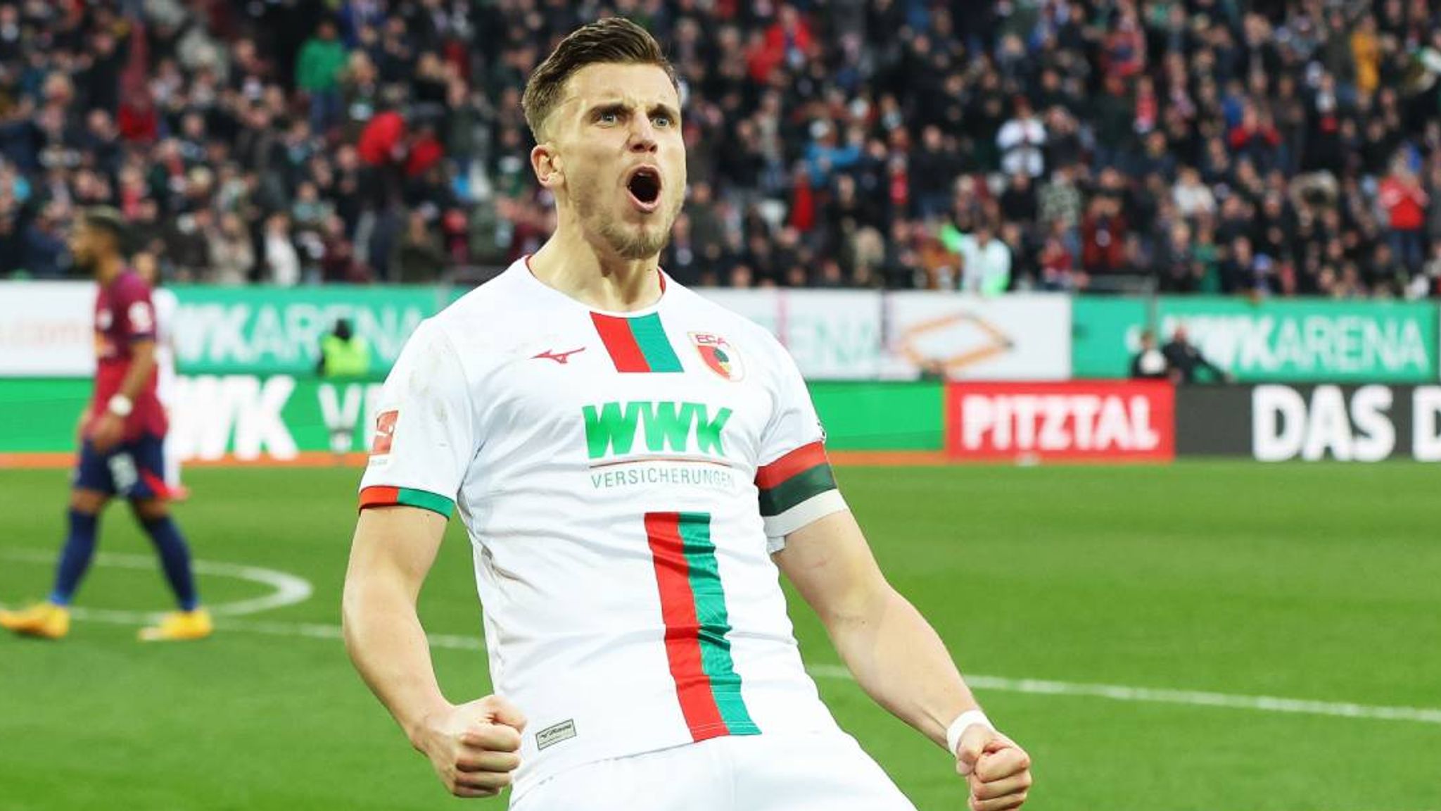 Ermedin Demirovic steht vor Wechsel vom FC Augsburg zum VfB Stuttgart ...