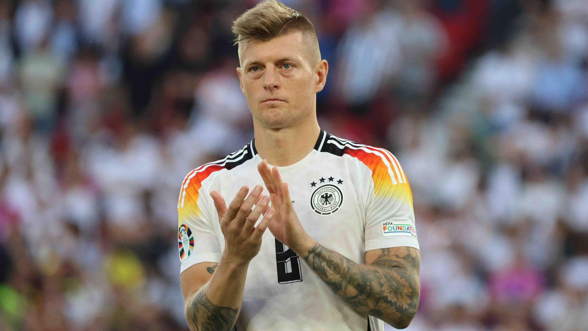 Toni Kroos sieht in der Bundesliga zwei Teams vor den Bayern | Fußball ...