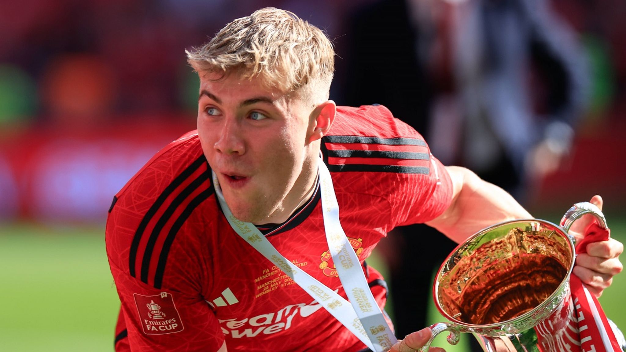 Werden Emil und Oscar Hojlund besser als Bruder Rasmus Holjund ...