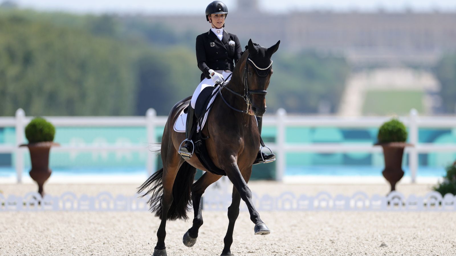Jessica von Bredow-Werndl und Isabell Werth gewinnen Gold und Silber im ...