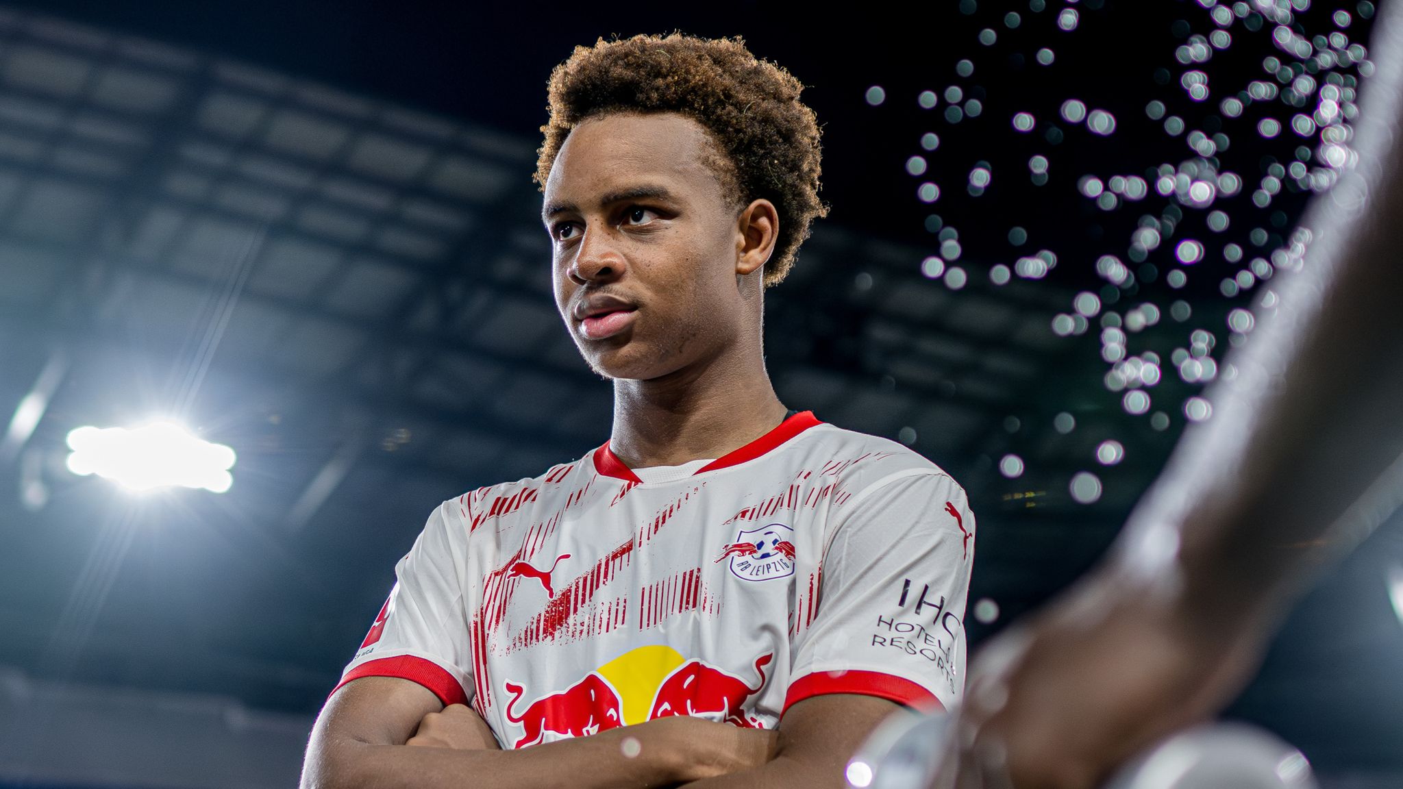 Assan Ouedraogo von RB Leipzig verletzt sich im Test schwer am Knie ...