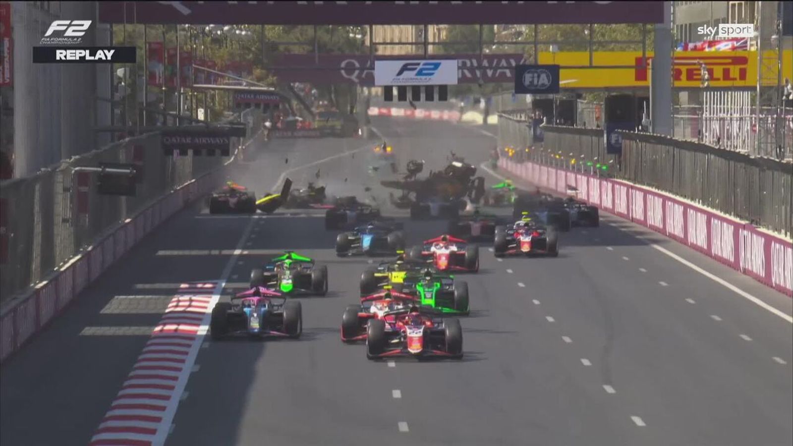 Heftiger Crash beim Formel-2-Start | In-Race Video | Formel 1 News | Sky Sport