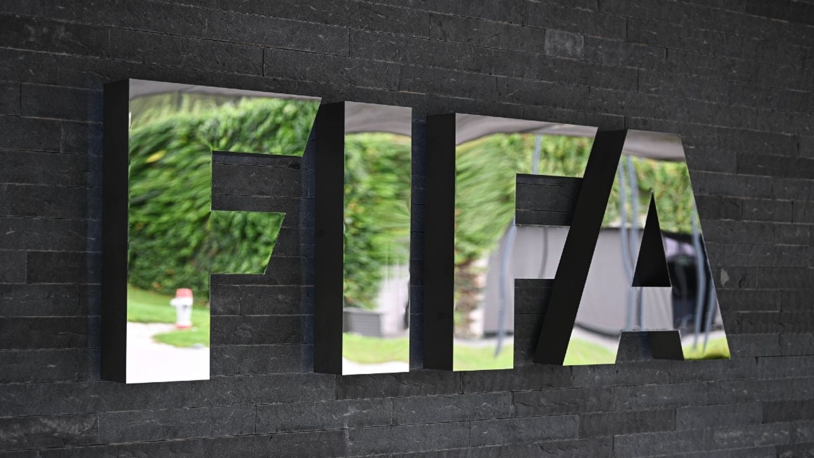 Kultsong und neues Logo: Ein neuer Anstrich für die kommende FIFA Klub ...