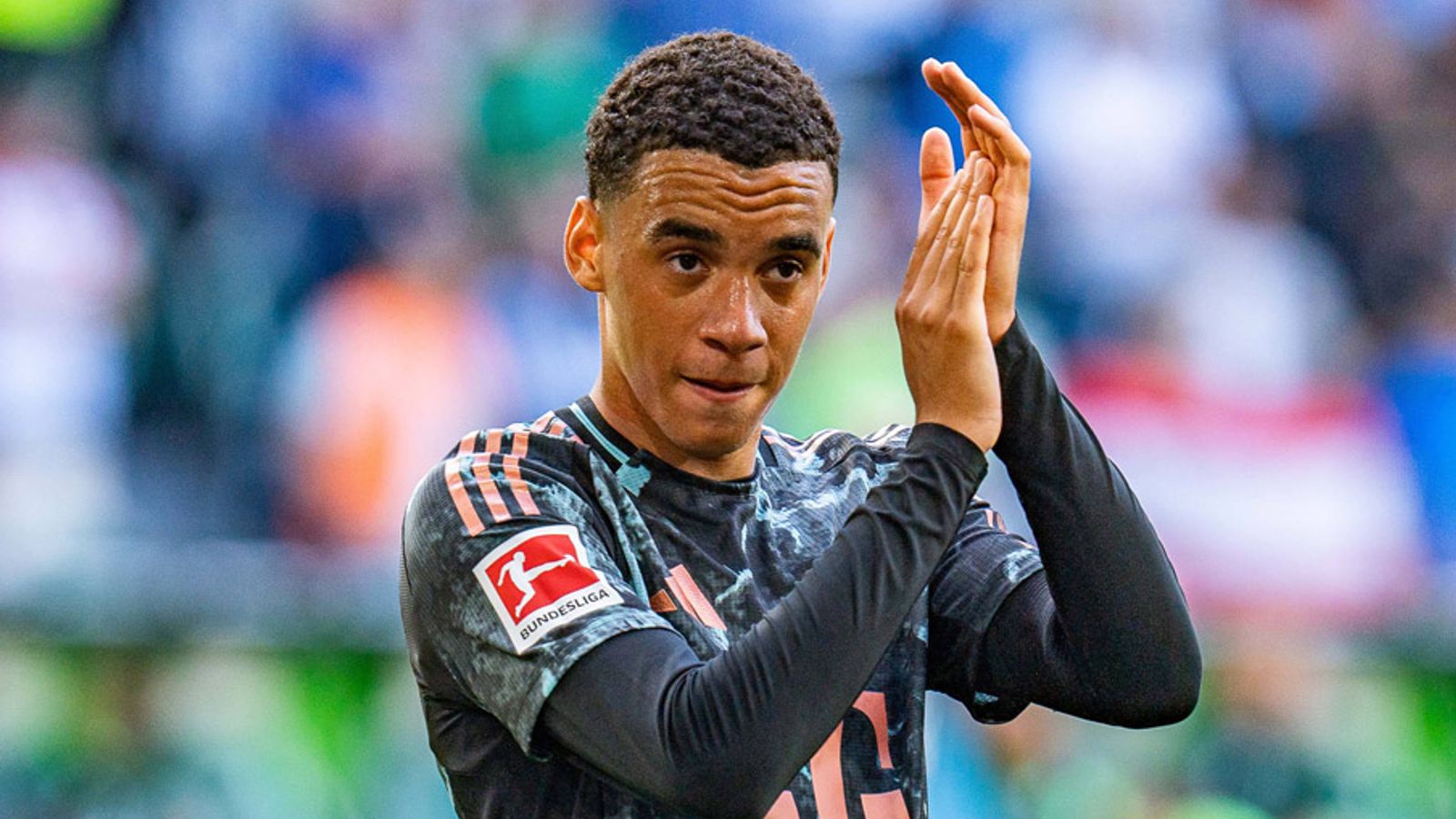 Bayern-Sportvorstand Max Eberl spricht über Jamal Musiala | Fußball ...